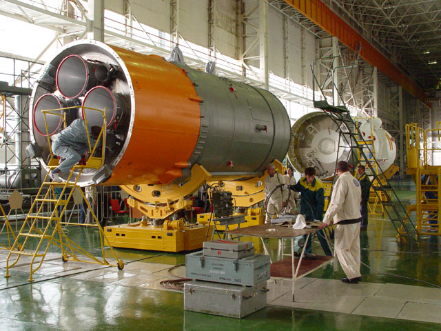 Photo Report: Soyuz TMA-3 spacecraft integrated with launch vehicle ...