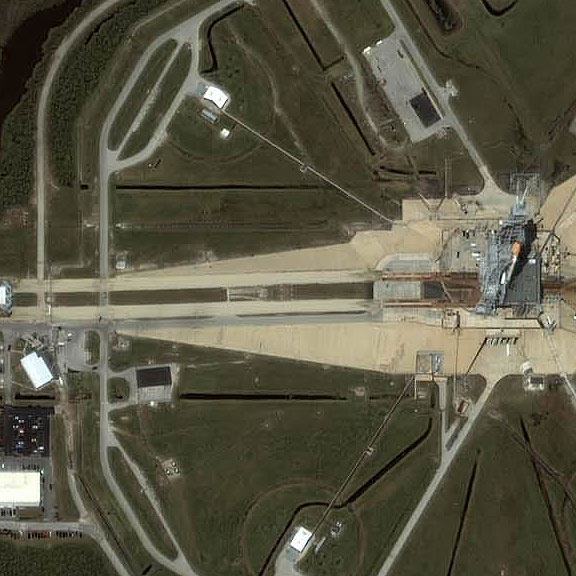 IKONOS Satellite Photo Advisory: Satellite Image of Space Shuttle ...