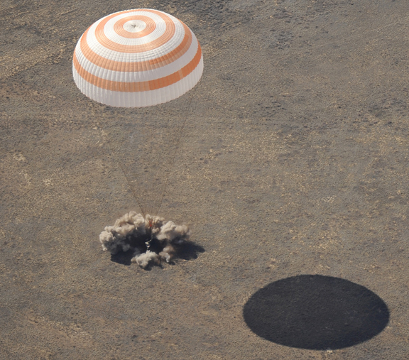 Picture Perfect Soyuz Landing in Kazakhstan - SpaceRef
