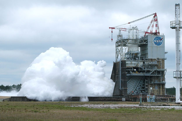 Hot-Fire Tests Steering the Future of NASA'S Space Launch System ...