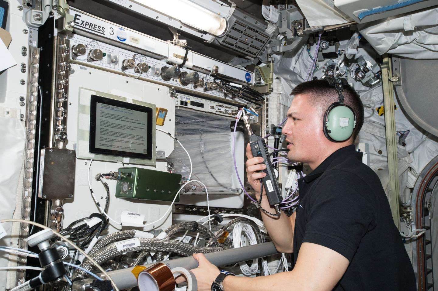 Space station astronauts ham it up to inspire student scientists ...